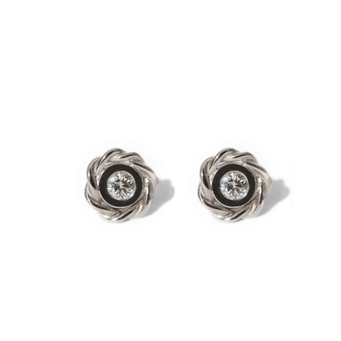 Daisy diamond collection. Fine jewelry from Estonia by Hyrv